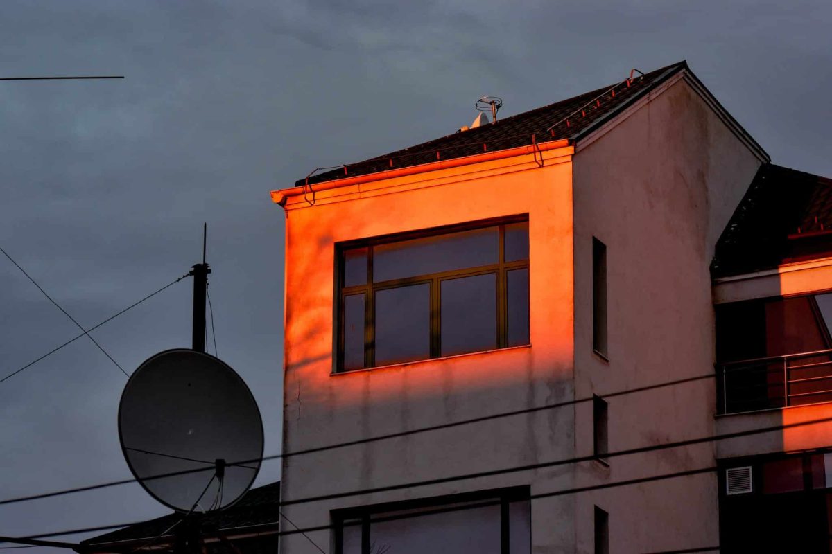 Les étapes de l'installation d'une antenne parabolique - Margot - LA Fleurs